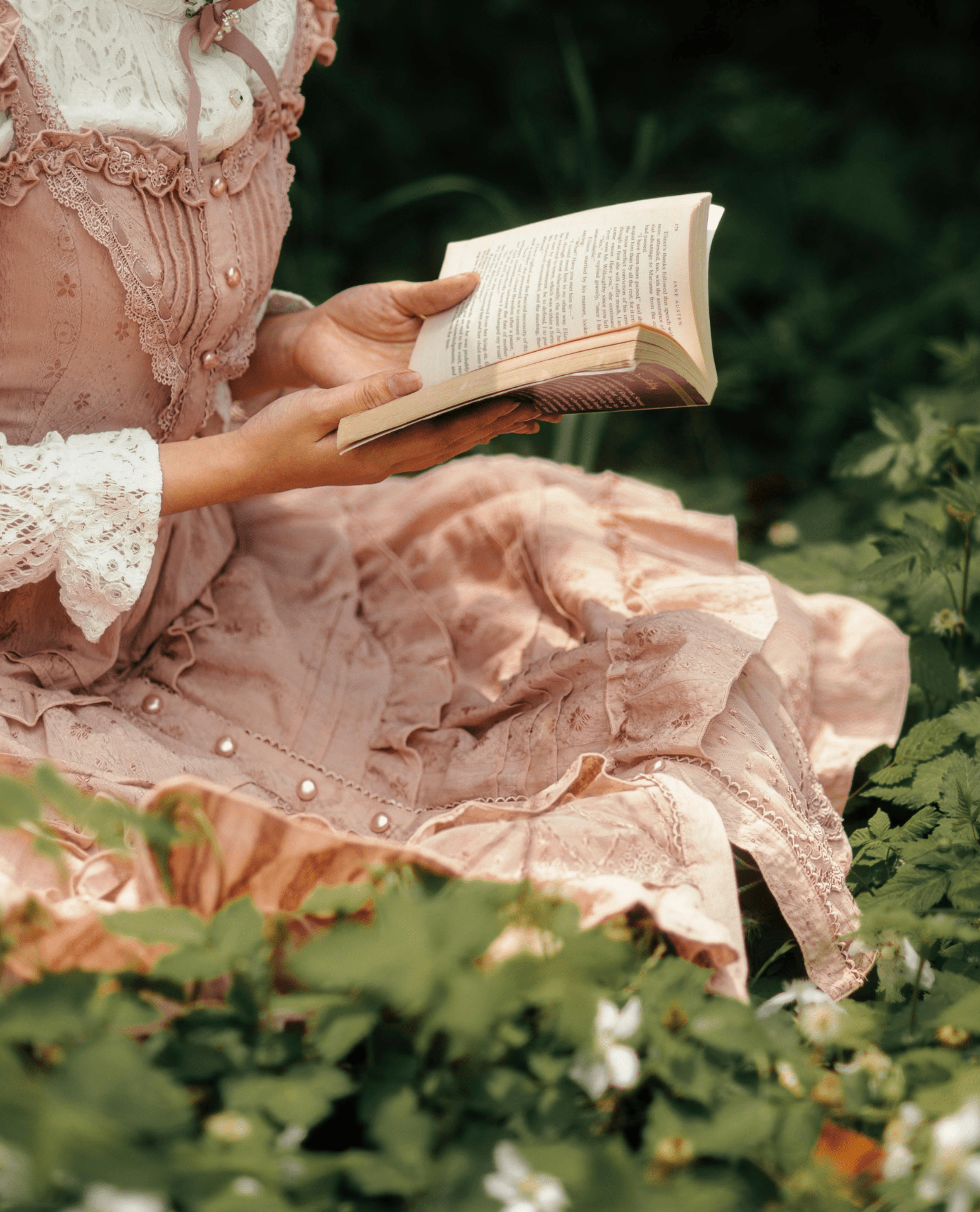 10+ Best Cozy Spring Cottagecore Books